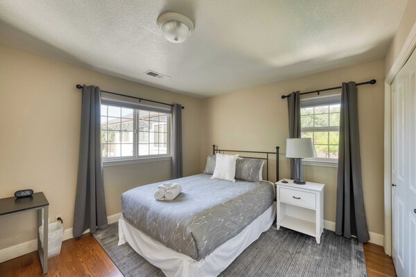 Casa Osito Pool, Hot Tub & Outdoor Dining Minutes From Sonoma Plaza - Sonoma, CA