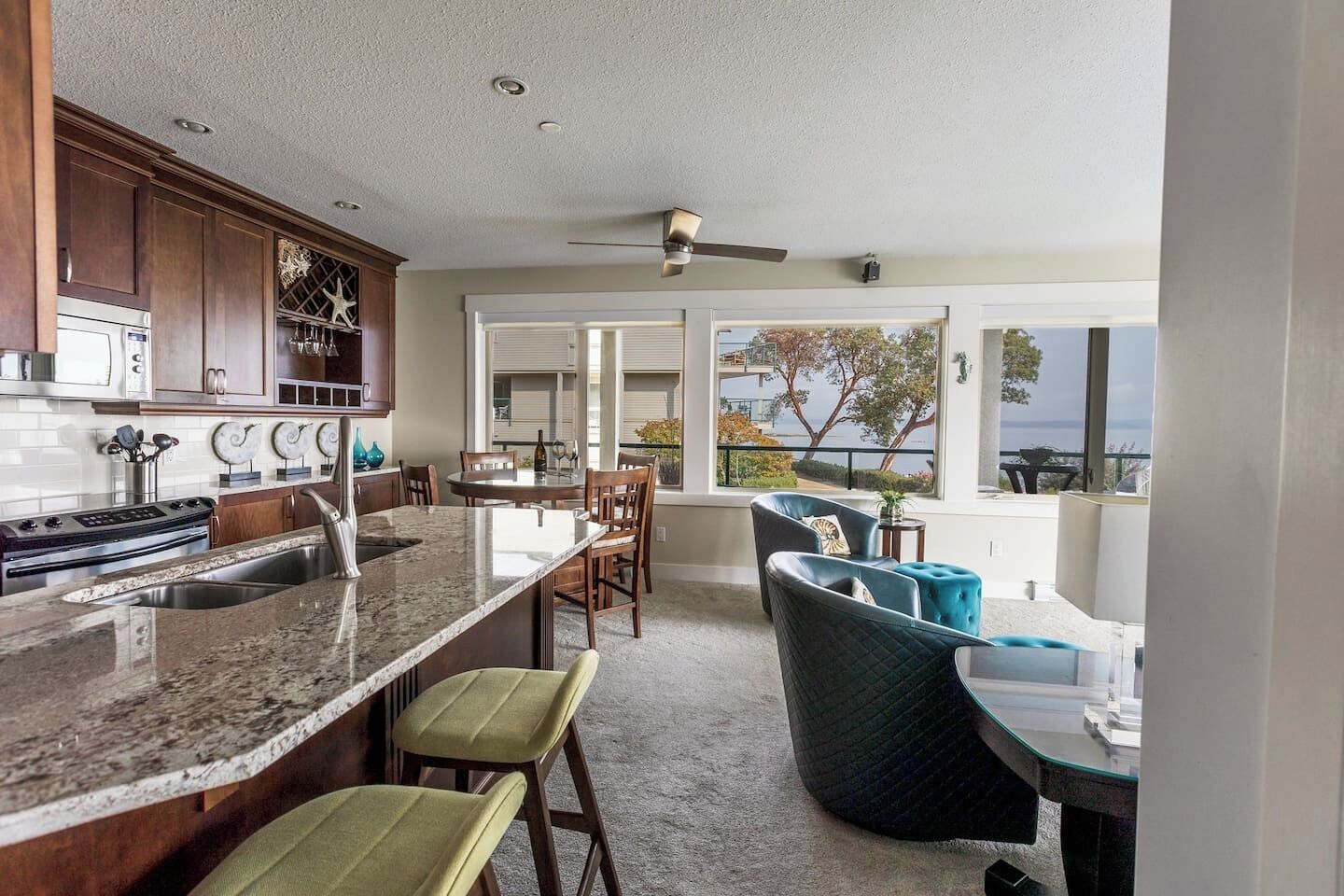 Sunrise Cove Apt At Inn Of The Sea | Seaview, Pool, Hot Tub - Vancouver Island