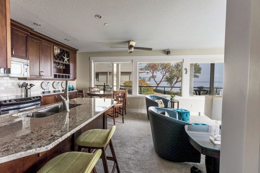 Sunrise Cove Apt At Inn Of The Sea | Seaview, Pool, Hot Tub - Vancouver Island