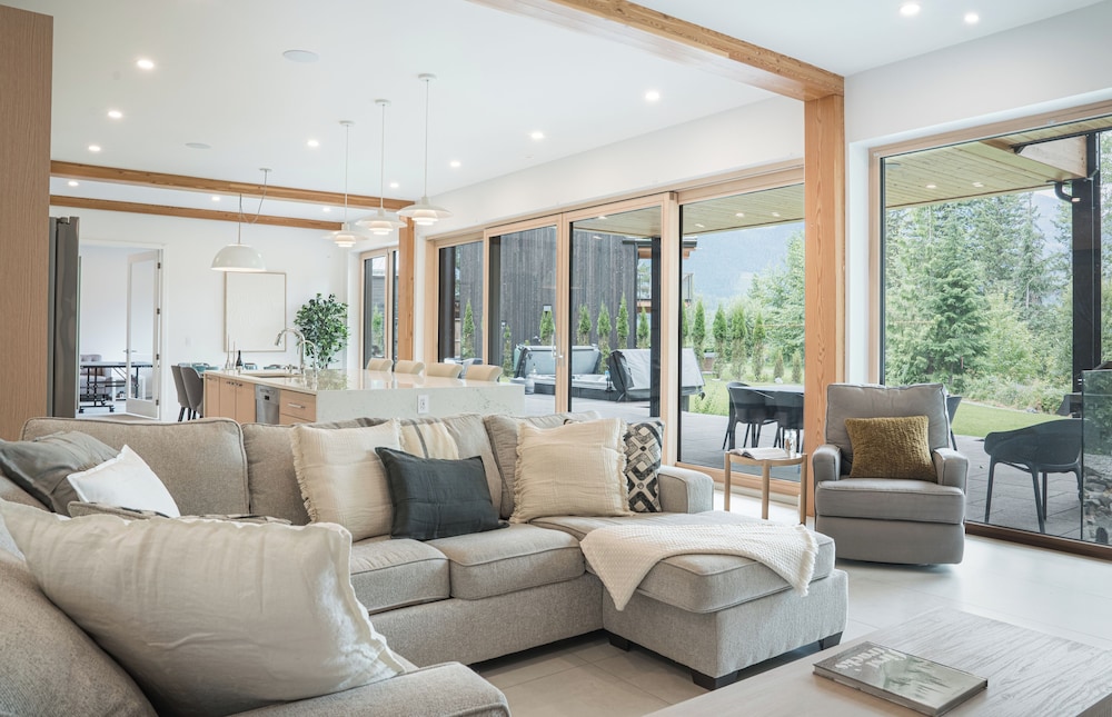 Camozzi Chalet By Revelstoke Vacations - Revelstoke