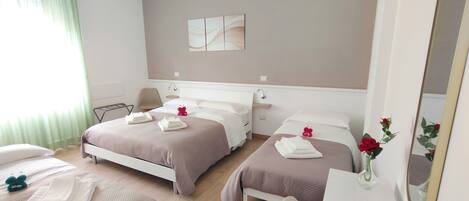 Quarto Familiar, ar condicionado | Roupa de alta qualidade, camas de colchão viscoelástico