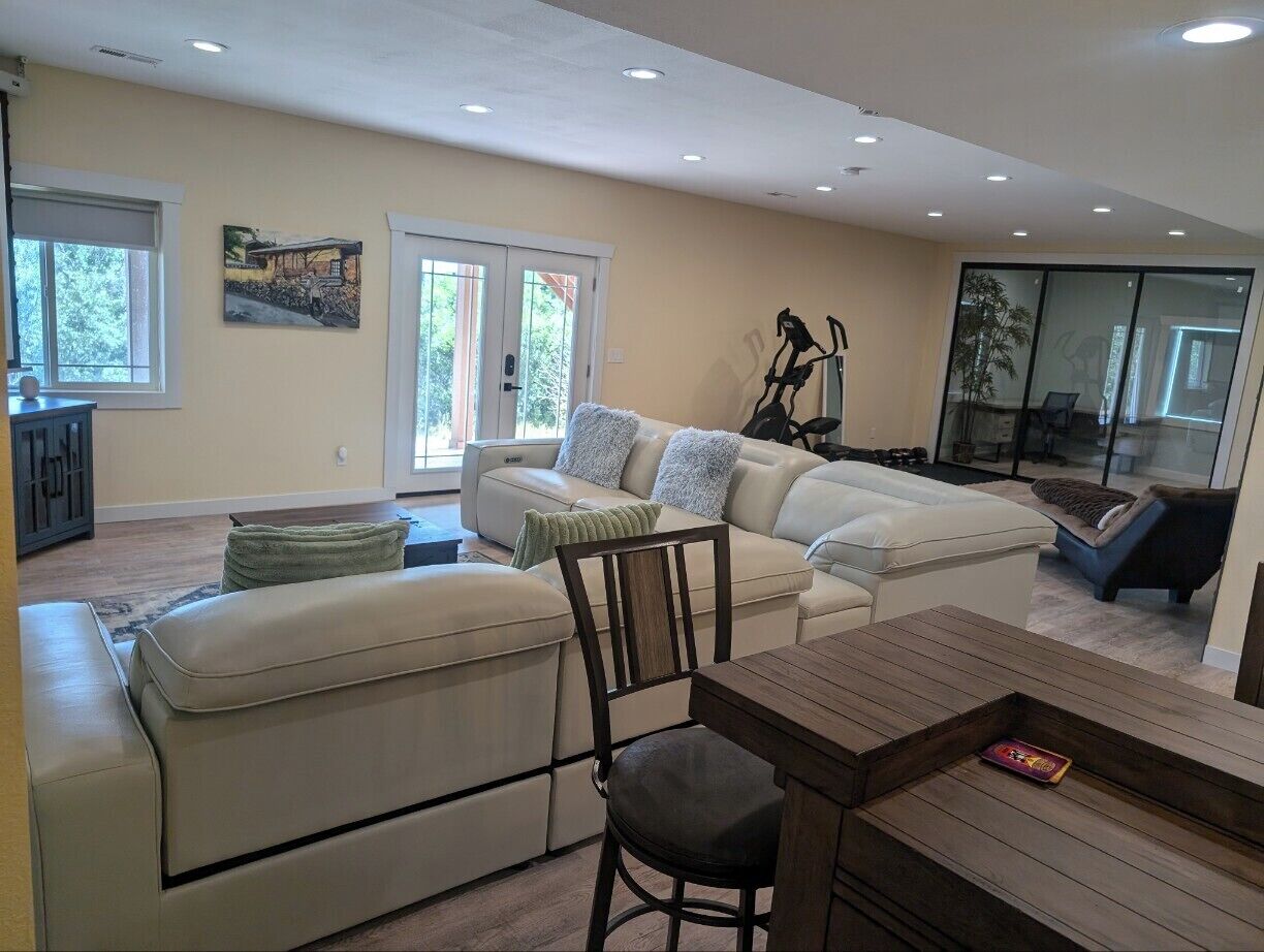 Spacious 1 Bdrm Walkout Basement, Backs To Open Space, 5 Min To Downtown & Parks - Castle Rock, CO