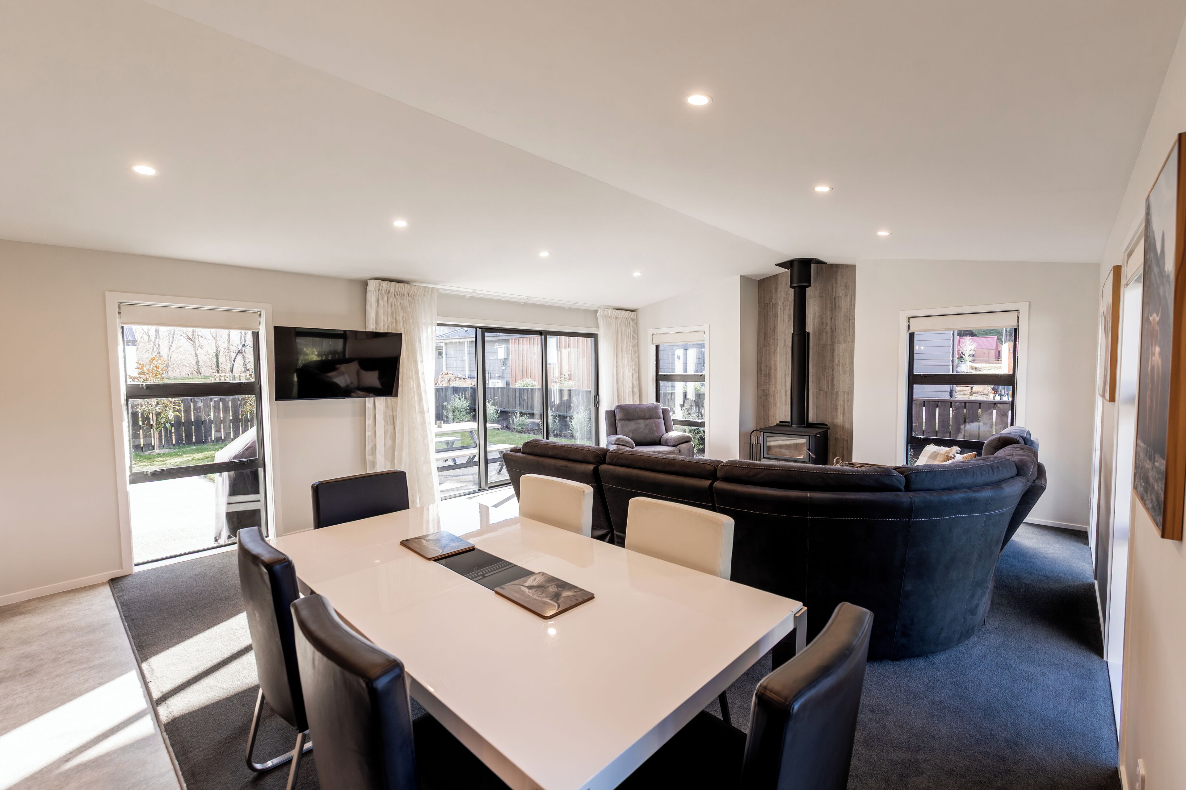 Modern  | Bbq & Fireplace | Table Tennis - Hs8319 - Hanmer Springs