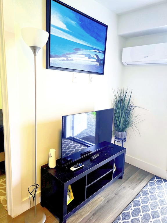 Cozy One-bedroom Suite In A Quiet Neighbourhood With Modern Amenities. - Halifax