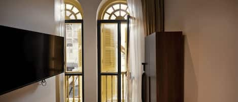 Quarto Deluxe, 1 cama individual | Secretária, secretária adequada para computadores portáteis