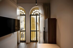 Quarto Deluxe, 1 cama individual | Secretária, secretária adequada para computadores portáteis 