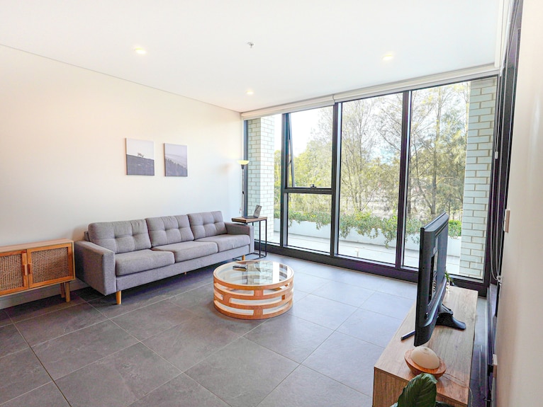 Olympic Park Stylish 2br | Walk To Stadium | Pool & Gym - 스트라스필드