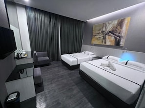 Quarto Familiar, várias camas | Secretária, ferro/tábua de engomar, Wi-fi grátis