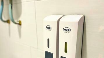 Secretária, ferro/tábua de engomar, Wi-fi grátis