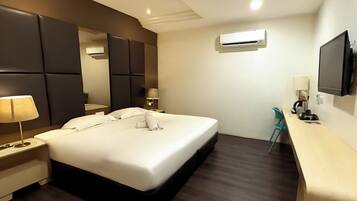 Quarto Superior | Secretária, ferro/tábua de engomar, Wi-fi grátis