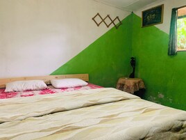 Quarto Duplo Económico | Secretária adequada para computadores portáteis, Wi-fi grátis 