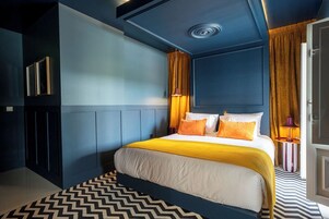 Quarto Duplo ou Twin Superior, varanda | Cofre no quarto, secretária