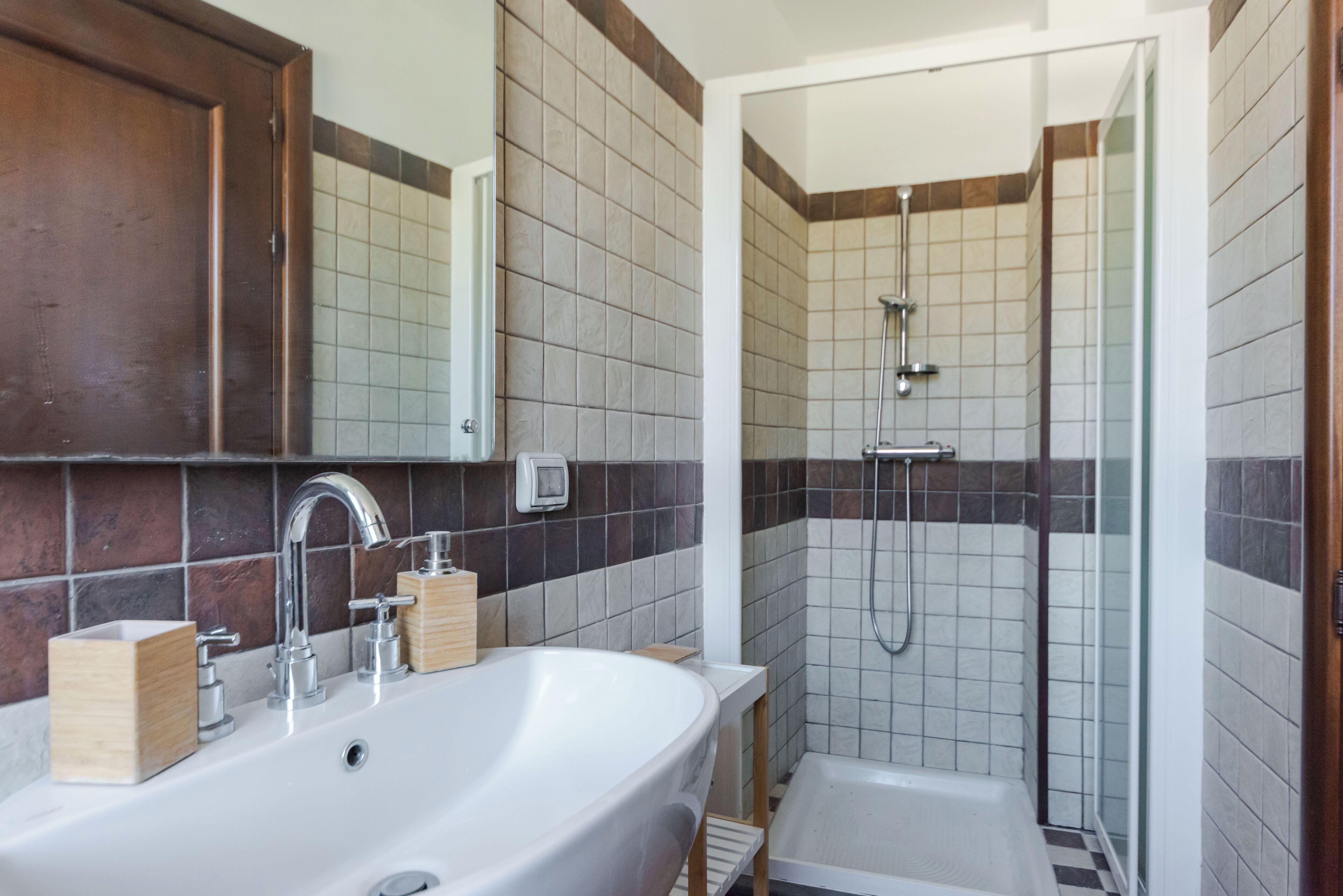 Apartamento, 2 quartos, piscina privativa | Casa de banho | Um polibã, um secador de cabelo, toalhas fornecidas, sabão 