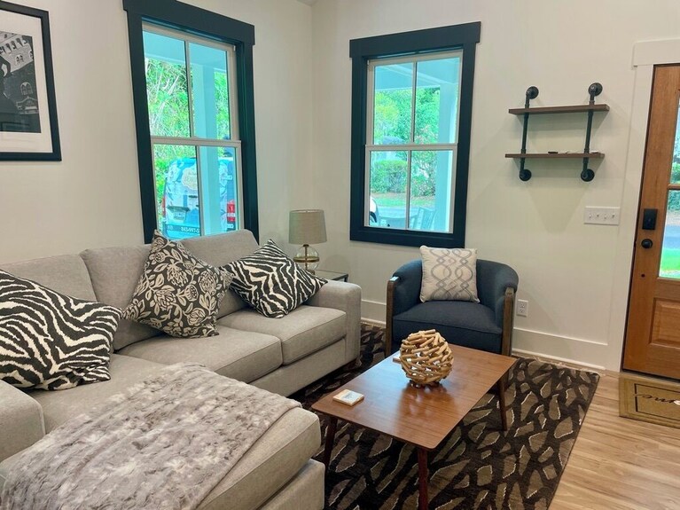 Oyster Rake Cottage, At Magnolia Court Suites - Port Royal, SC