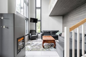 Dúplex Superior, várias camas, aceitam-se animais de estimação, vista para o lago | Sala de estar