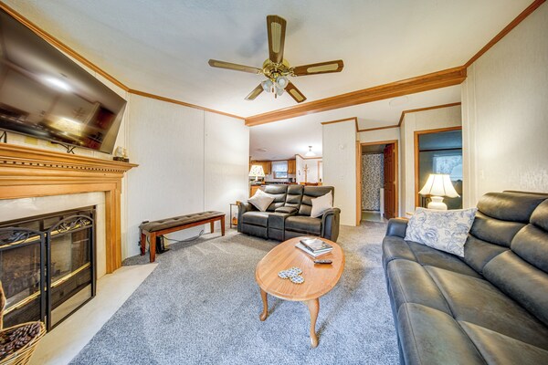 1 Mi To Lake Access: Erie Home W/ Private Backyard - Erie, PA