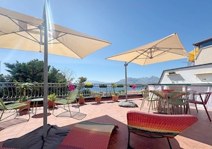 Apartamento Comfort em Condomínio Fechado, vista para o mar | Terraço/pátio interior