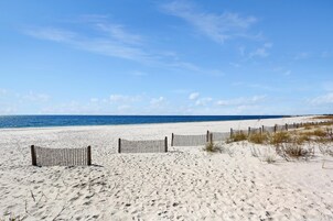 Condo, várias camas (Tranquil Harbor 311 - Sea Forever) | Praia