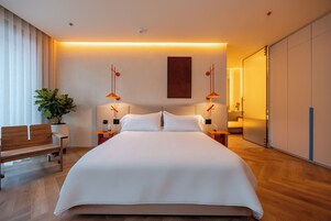 Quarto Duplo Superior | Roupa de alta qualidade, minibar, cofre no quarto, secretária