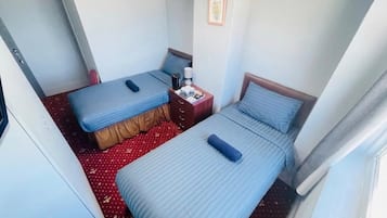 Quarto duplo, banheiro privativo, vista para o mar | Escrivaninha, espaço de trabalho para notebook, Wi-Fi de cortesia