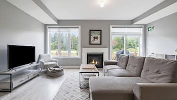 218 Crosswinds Blvd, Unit 9 - Pets Allowed | Sala de estar