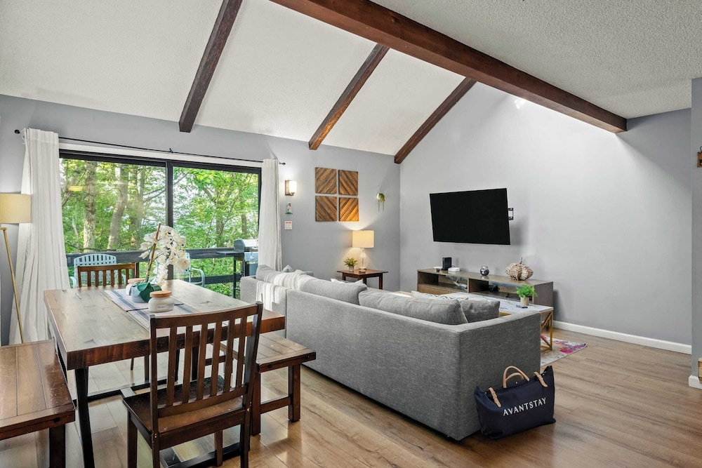 Timberline Retreat Forest Views & Minutes To Camelback Resort - Pennsylvania