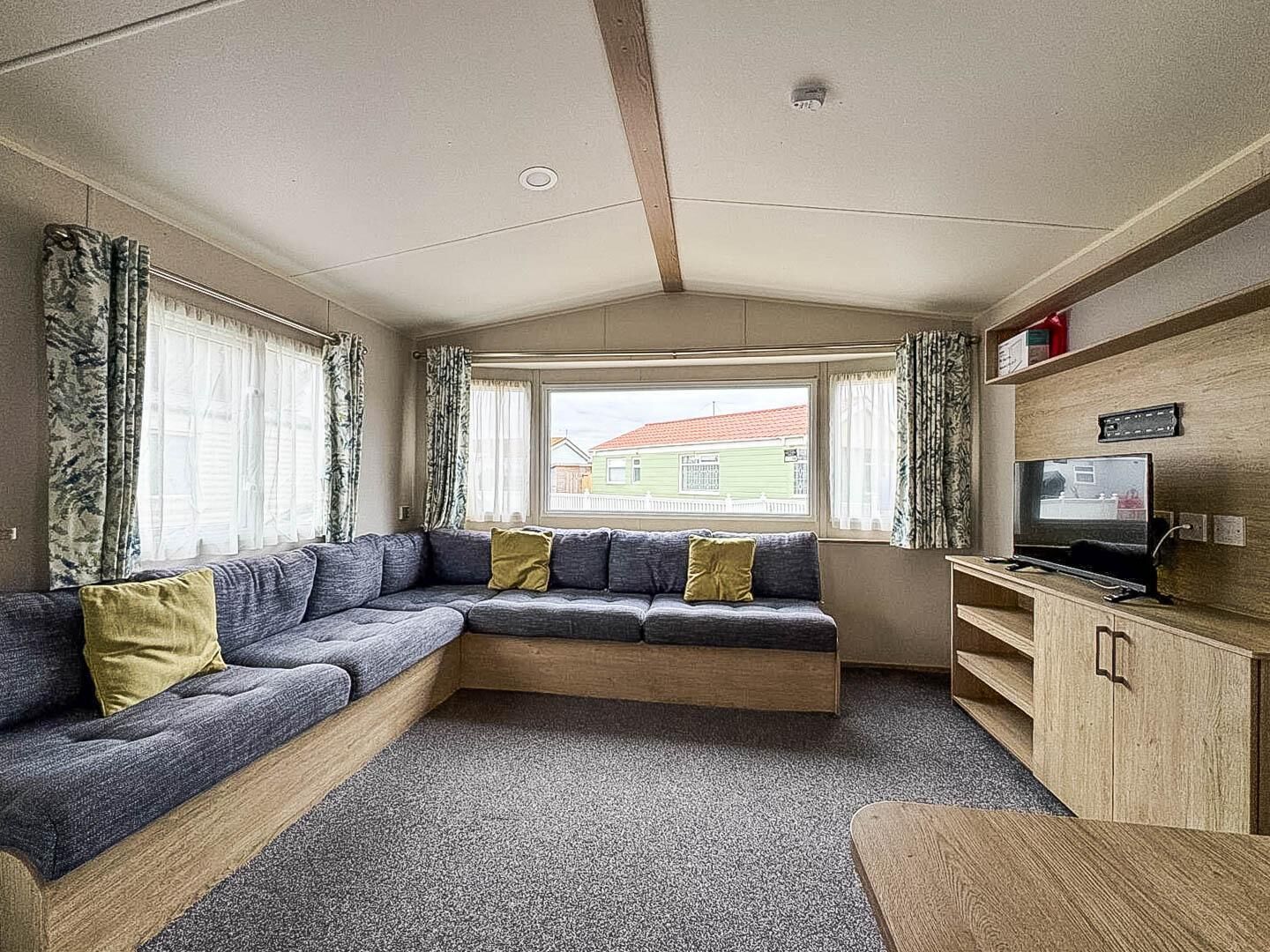 Modern 6 Berth Caravan At Sand Le Mere Park, Yorkshire Ref 71002d - Withernsea