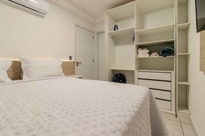 Apartamento | Secretária, secretária adequada para computadores portáteis