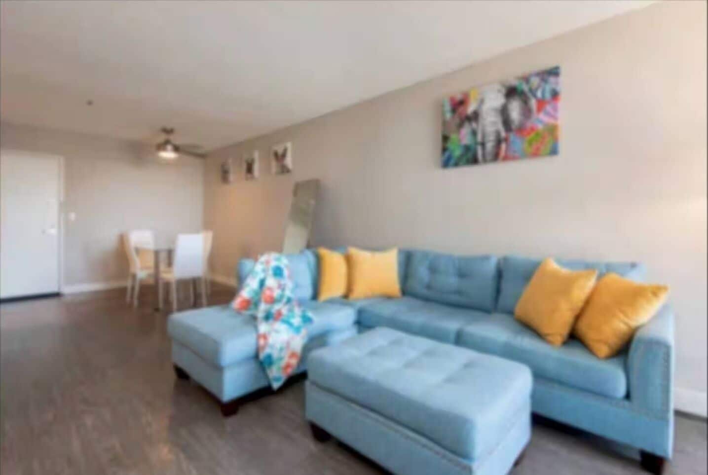 Snazzy 1-bed Apartment With Rooftop Pool & Hollywood Sign View - Koreatown - Los Angeles