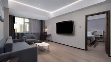 Suite de Luxo, ar condicionado, Vista para a cidade | Roupa de alta qualidade, camas de colchão viscoelástico, secretária