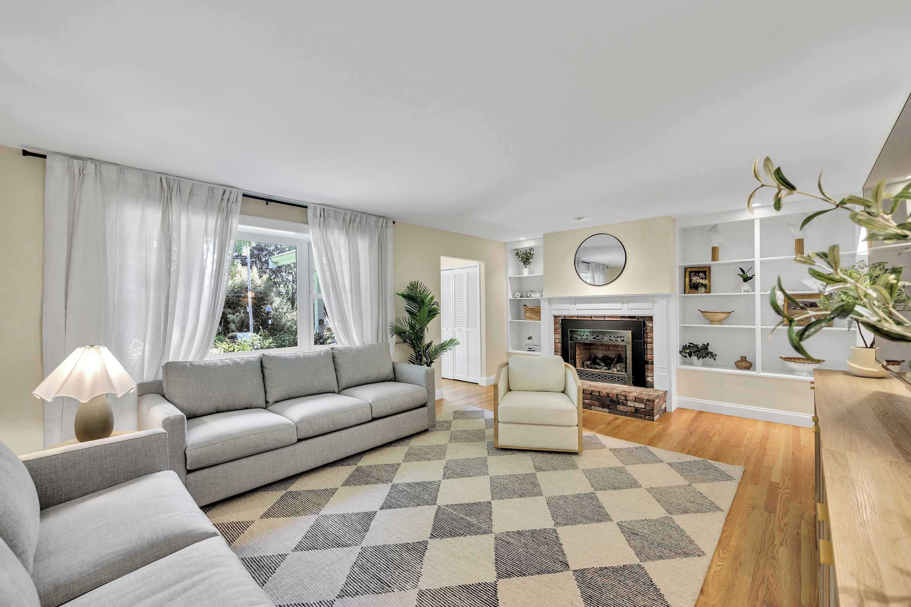 1 Story Family Home Half Mile To Beach With Patio , Grill, Office With Twin Beds, Peaceful Wooded Setting, Spacious Driveway, Garden Views, Walk To Shore, Perfect Cape Cod Getaway For Families - Falmouth, MA