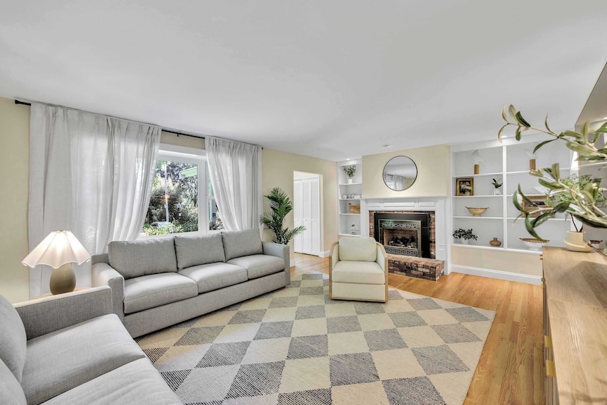 1 Story Family Home Half Mile To Beach With Patio , Grill, Office With Twin Beds, Peaceful Wooded Setting, Spacious Driveway, Garden Views, Walk To Shore, Perfect Cape Cod Getaway For Families - Falmouth, MA