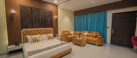 Quarto luxo, 1 cama de casal, vista para a piscina | Ferros/tábuas de passar roupa, Wi-Fi de cortesia