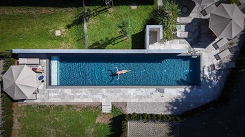Piscina exterior sazonal 