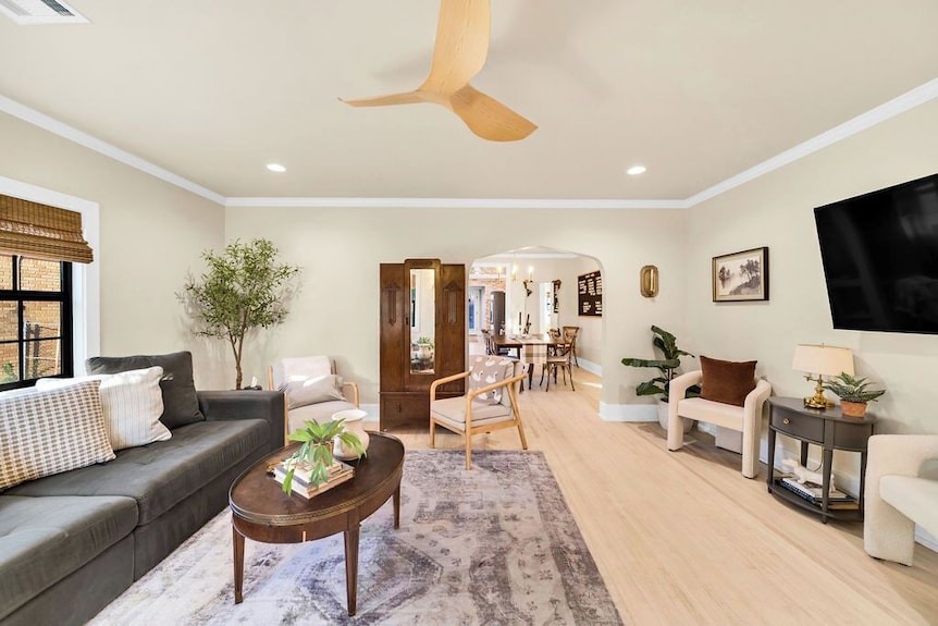 Fully Restored Cottage, Amazing Game Room, Hot Tub - Tulsa, OK