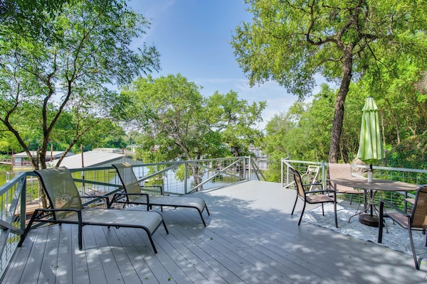 Waterfront Lake Bridgeport Home W/ Private Dock - Bridgeport, TX