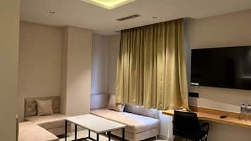 Quarto superluxo, vista para a cidade | Escrivaninha, Wi-Fi de cortesia