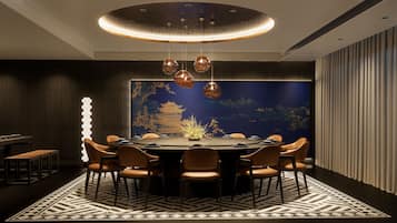 2 restaurantes, com serviço de café da manhã e almoço; culinária chinesa