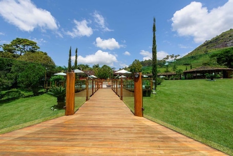 Terrenos do alojamento. Hotel Minha Glória