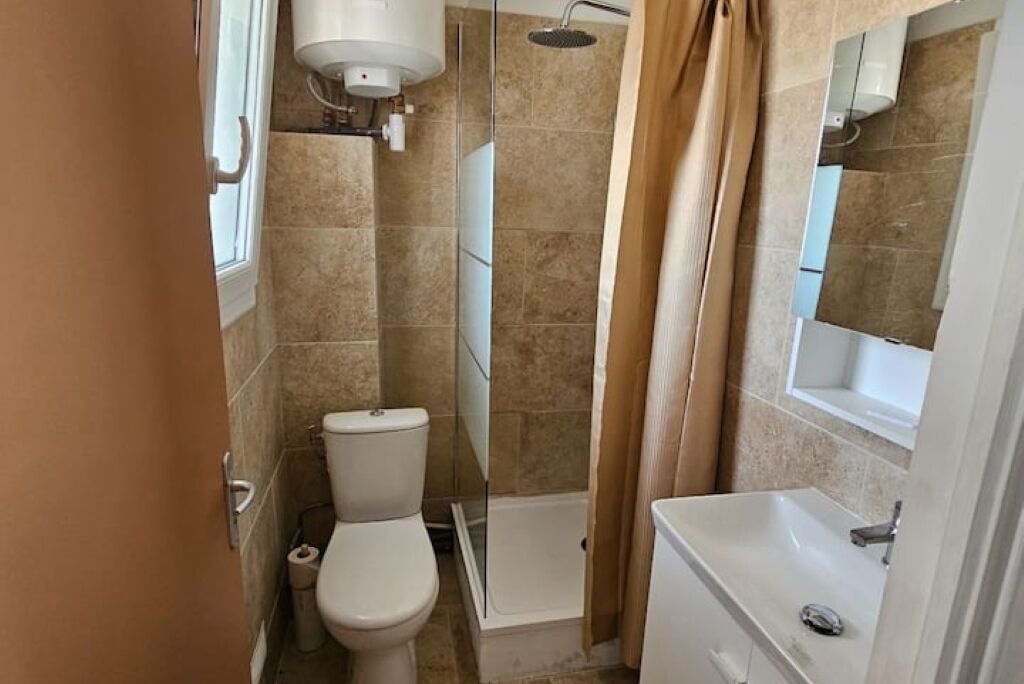 Cosy Studio Close To Amenities + Sea 5 Minutes Away - Istres