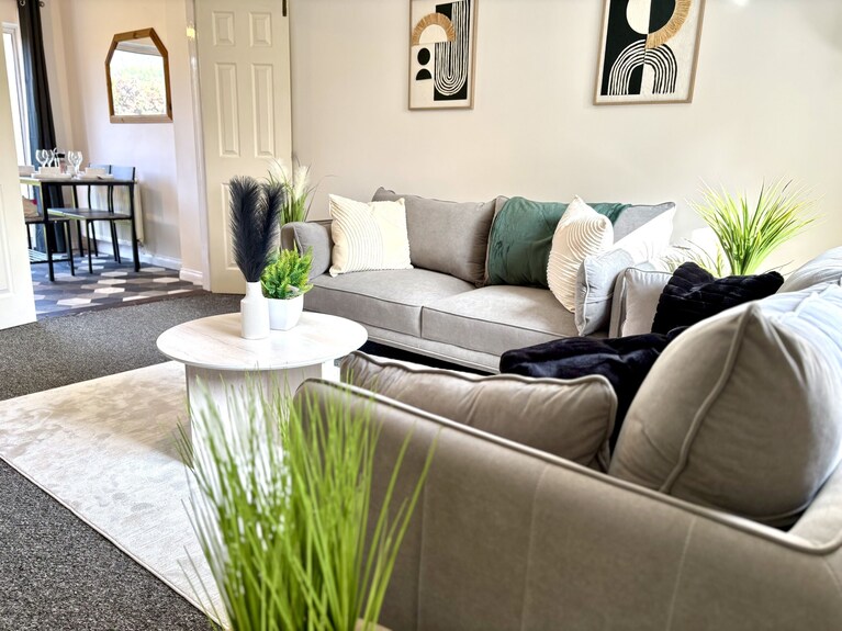 The Bromwich Townhouse | Parking | Wifi | 3 Bed - Leicester