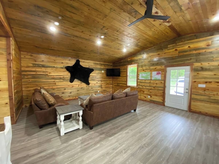 The Bear Den Atv Friendly - Queen Wilhelmina State Park, Mena