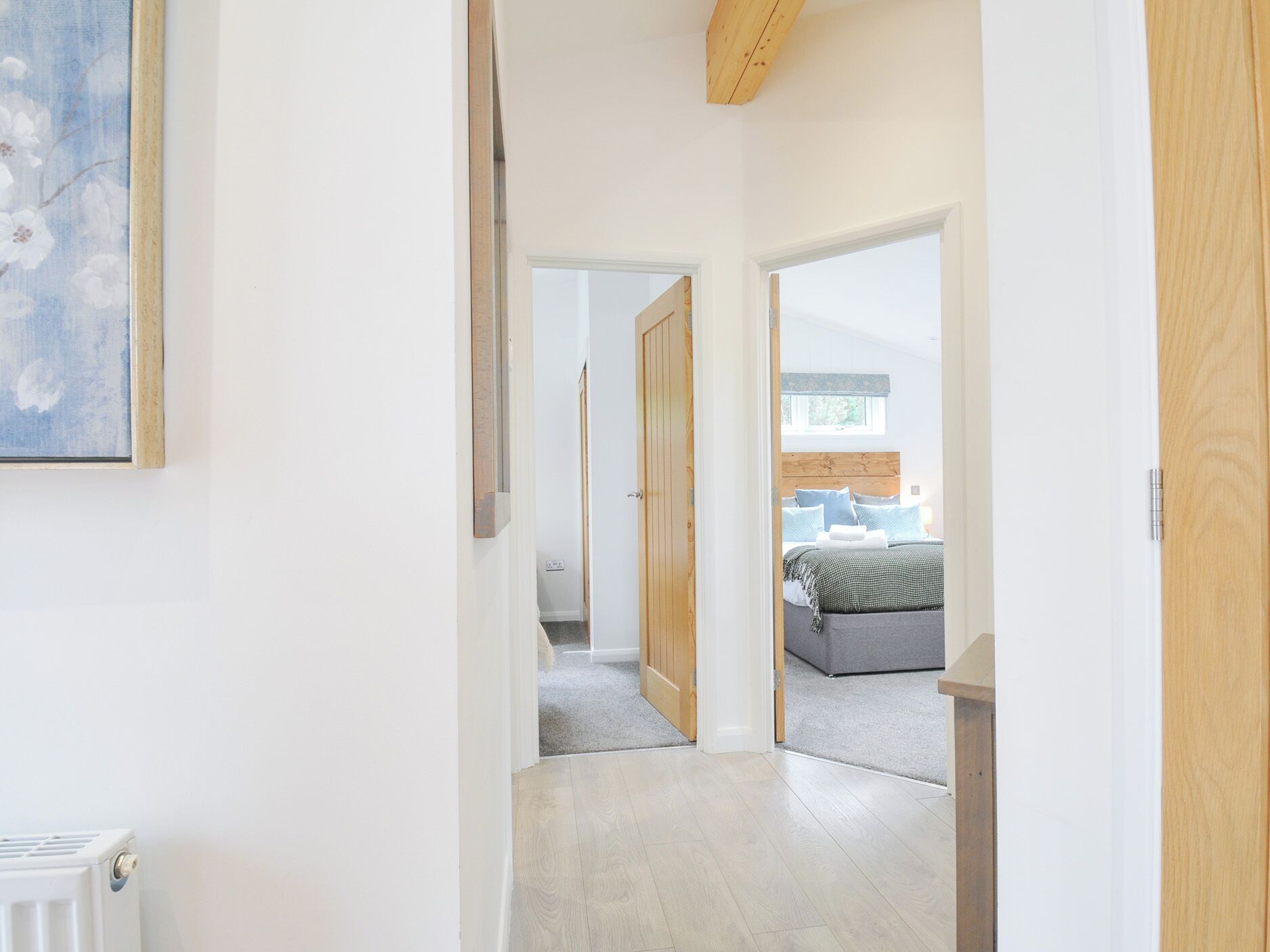 2 quartos, com decoração personalizada, com mobília individualizada 