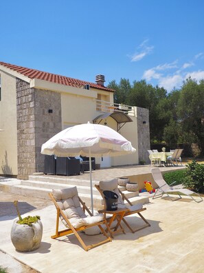 Vila clássica, vista para o jardim | Terraço/pátio