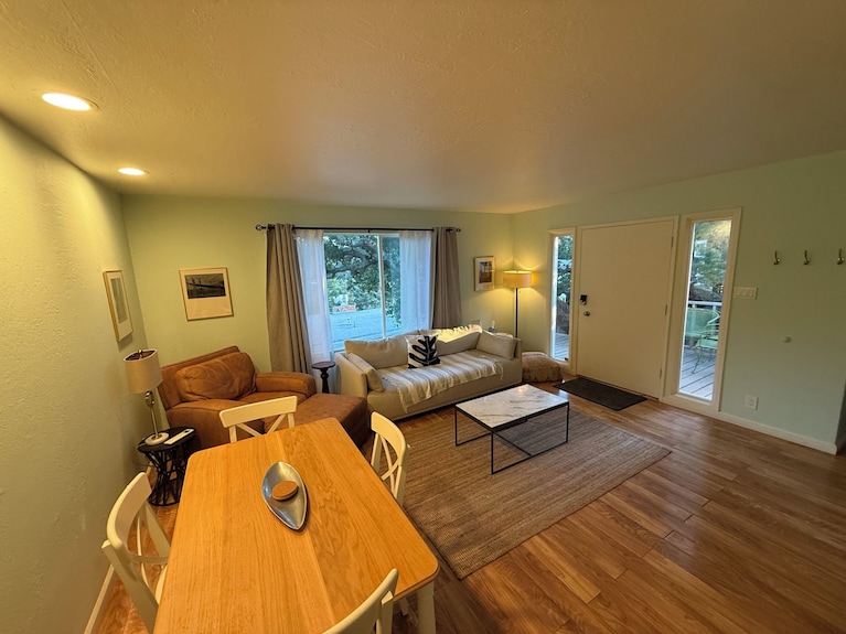 2 Bedroom Treehouse Cottage - Redwood City, CA