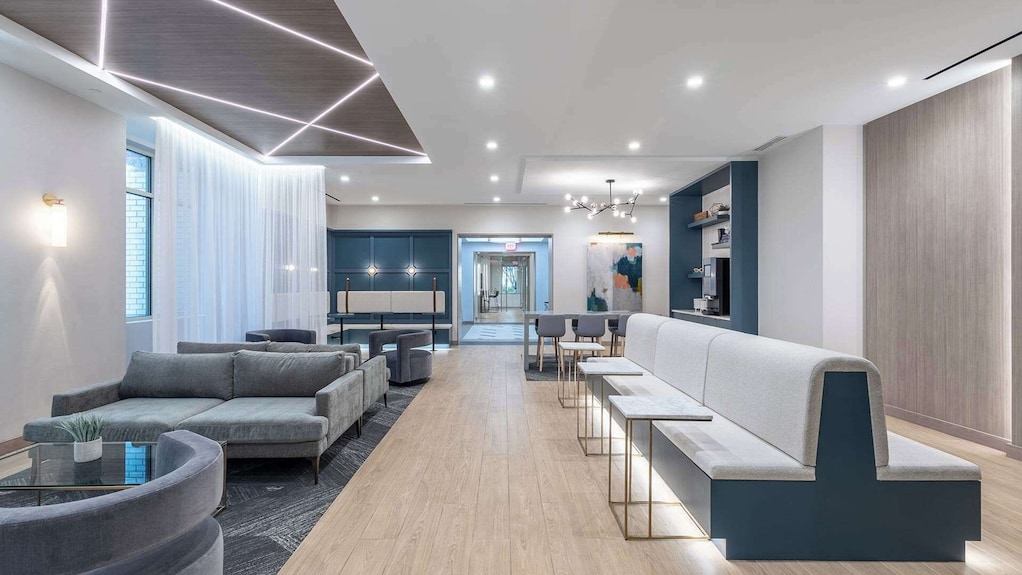 Spacious Arlington Apt + Gym - Arlington, VA