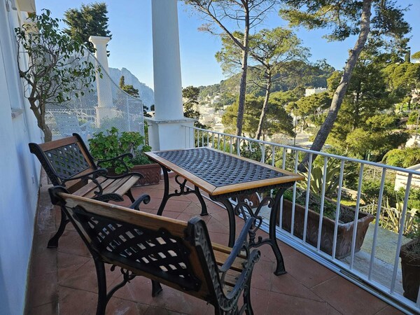 The Spanish At Capri - Capri (island)