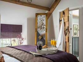 3 quartos, com decoração personalizada, com mobília individualizada