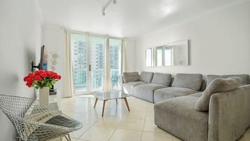 Apartamento Exclusivo, 1 quarto, varanda, vista para o oceano | Sala de estar