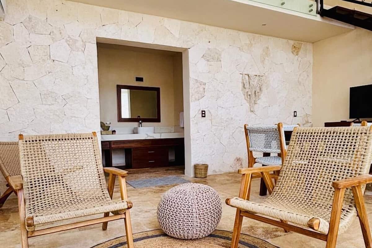 Vila superluxo, vista para o jardim | Frigobar, cofres nos quartos, ferros/tábuas de passar roupa